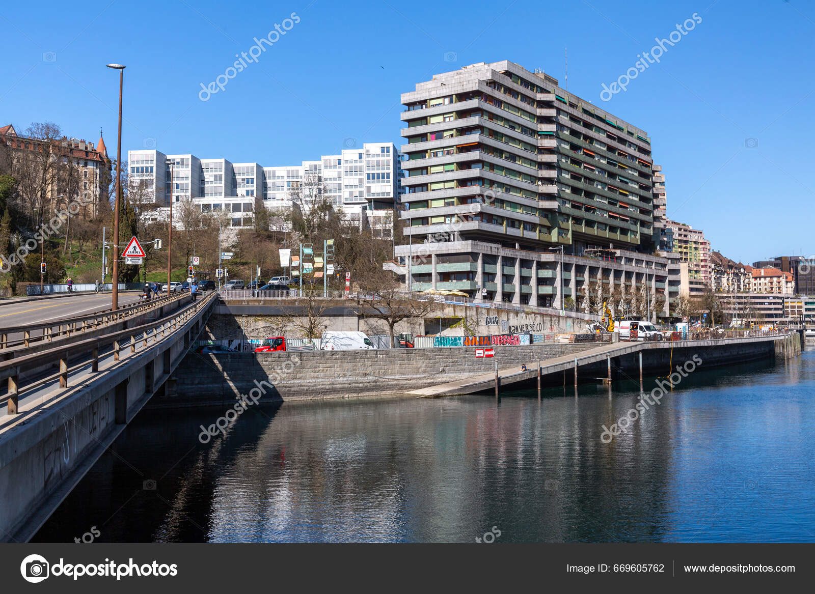 Geneva Switzerland March 2022 Clear Waters Rhone River Buildings Geneva ...