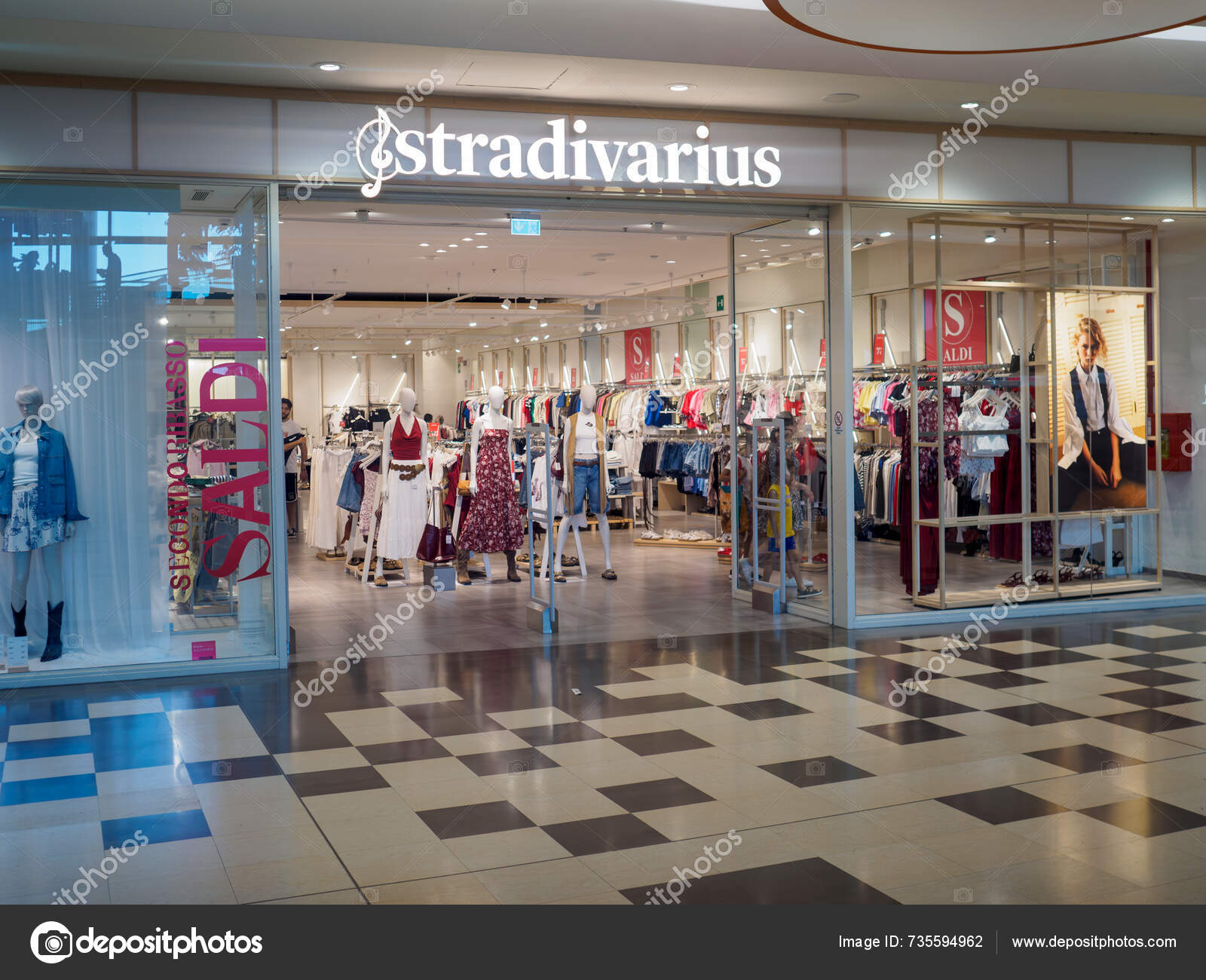 Cremona Italy July 29Th 2024 Stradivarius Store Front Mannequins ...