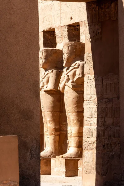 Egyptian statue legs Stock Photos, Royalty Free Egyptian statue legs ...