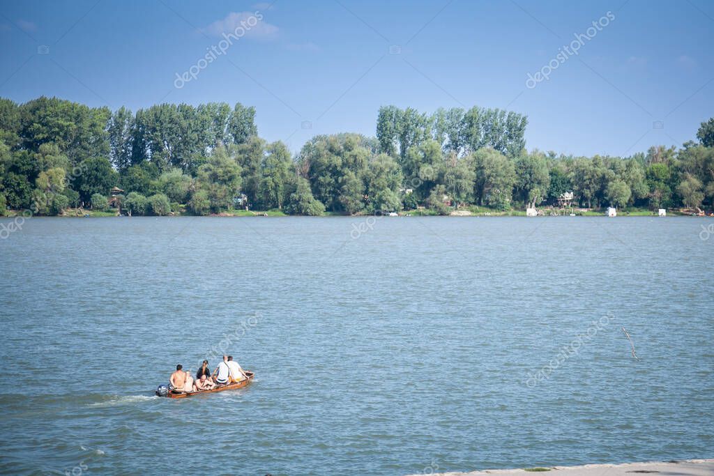 BELGRADE, SERBIA - 19 DE AGOSTO DE 2017: Río Danubio en Serbia, en ...