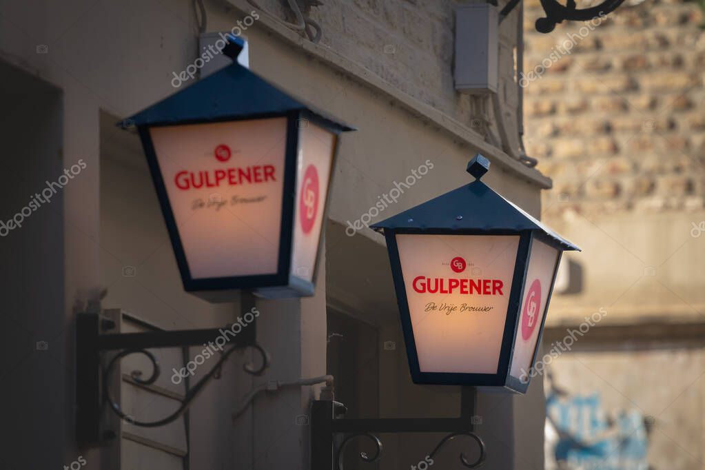 MAASTRICHT, PAÍSES BAJOS - 10 DE NOVIEMBRE DE 2022: Logo de la cerveza ...