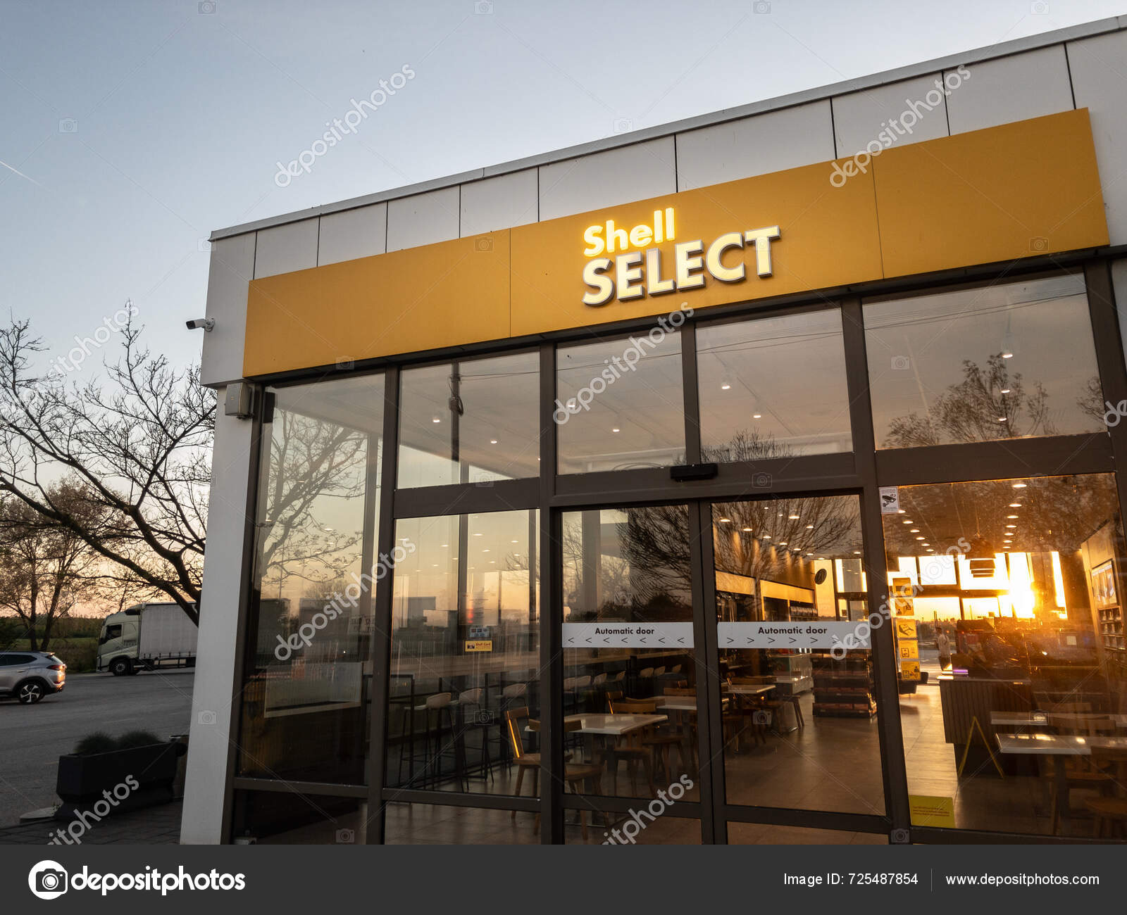 Belgrade Serbia April 2024 Logo Shell Select Convenience Store Shell ...