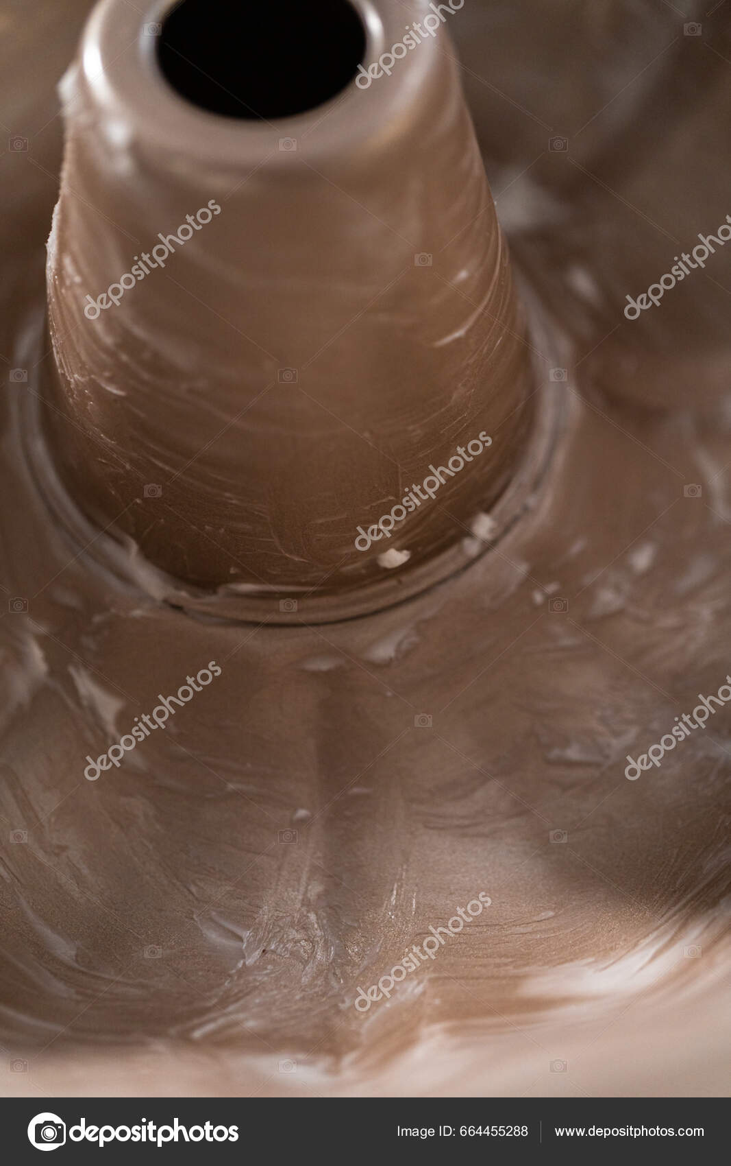 Greasing Metal Bundt Cake Pan Vegetable Shortening Flour Bake Lemon ...