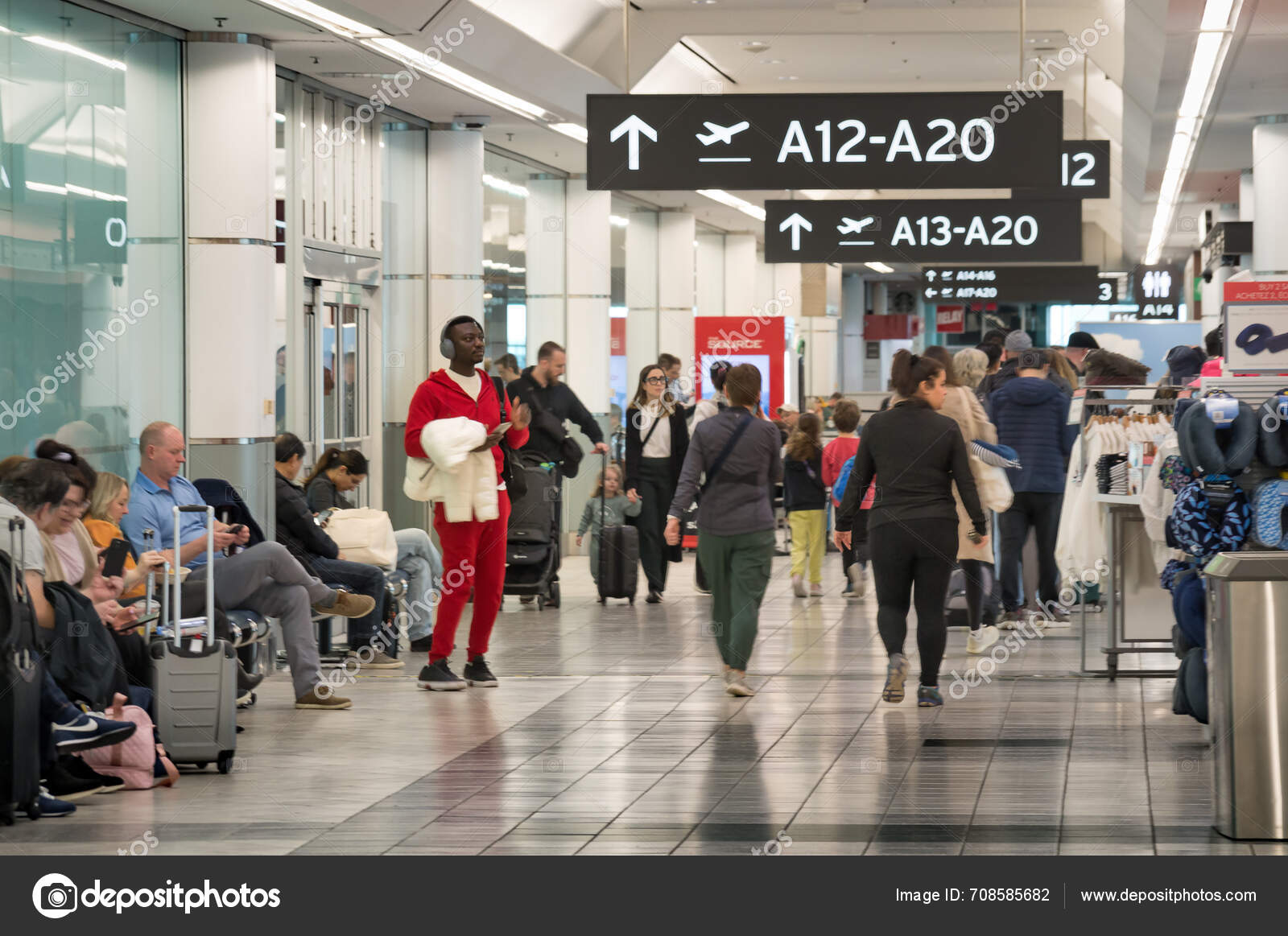 Toronto Canada 2024 Crowded Terminal Hall Toronto Pearson International ...