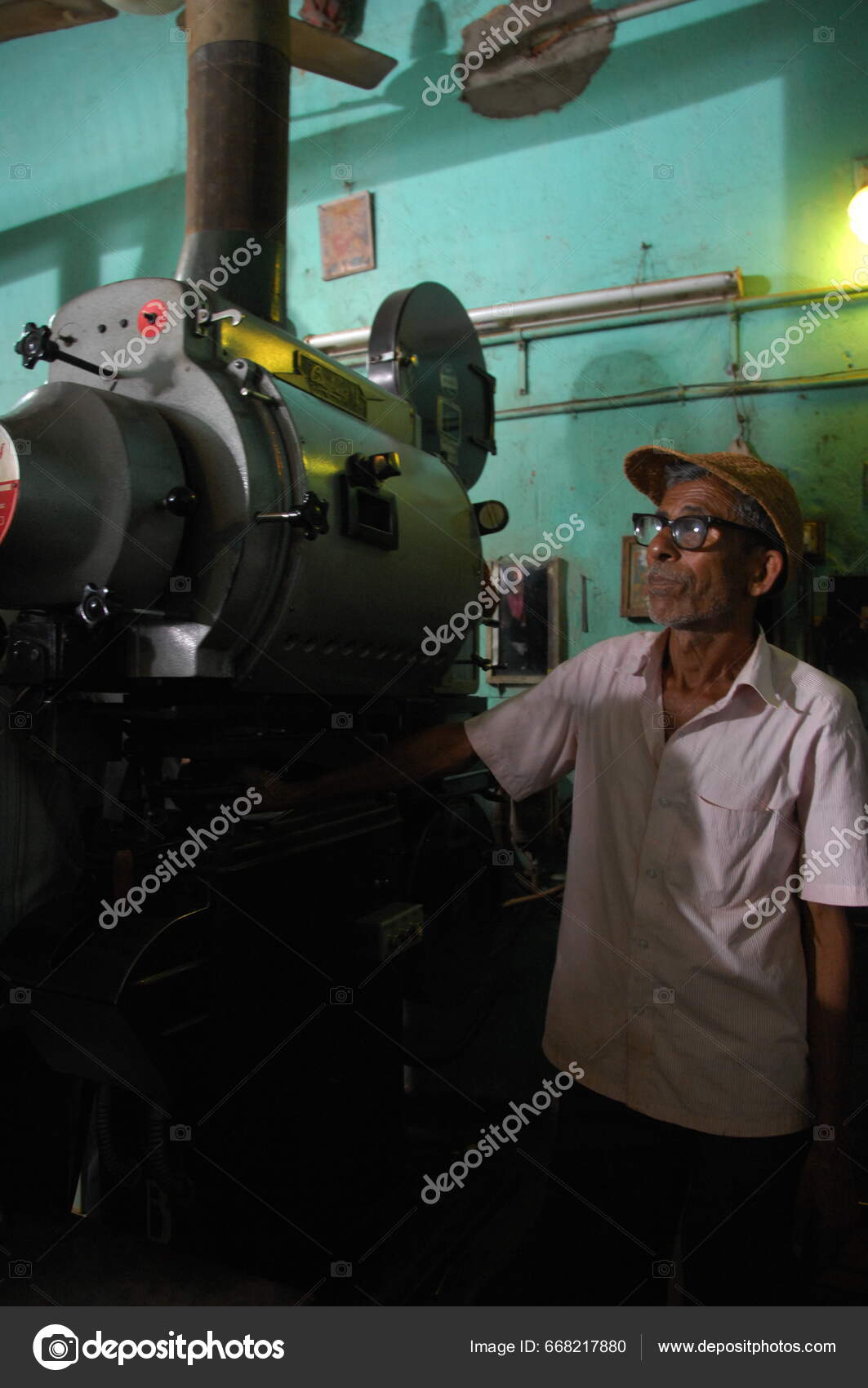 Male Operator Film Projector 25Th Aug 2023 – Stock Editorial Photo ...