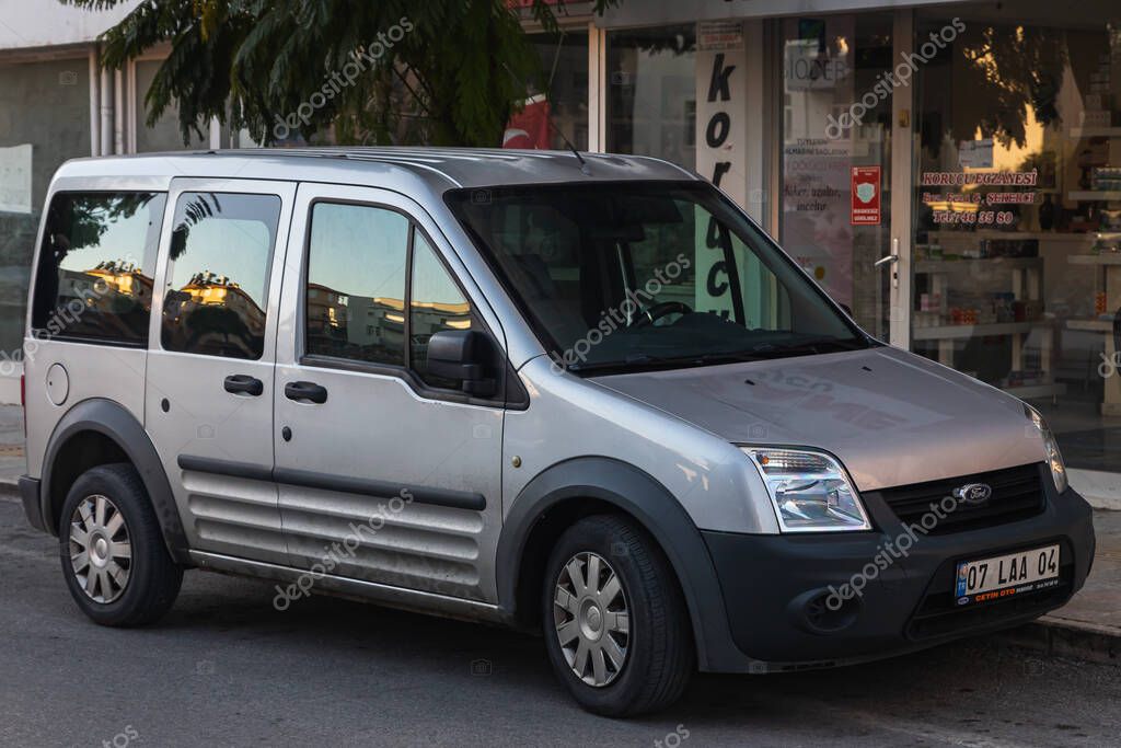 Side, Turkey -January 24, 2023: blue Ford Transit Connect está ...