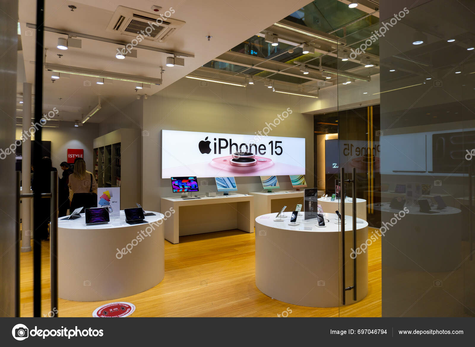 Timisoara Romania January 2024 Apple Store Mall — Stock Editorial Photo ...