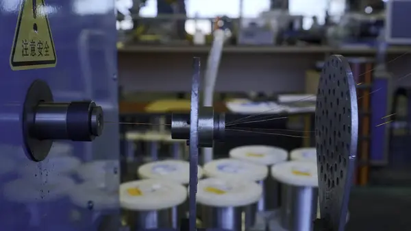 Proceso de fabricación de alambre de bobinado de cobre. Creativo. Planta de producción de cable ...