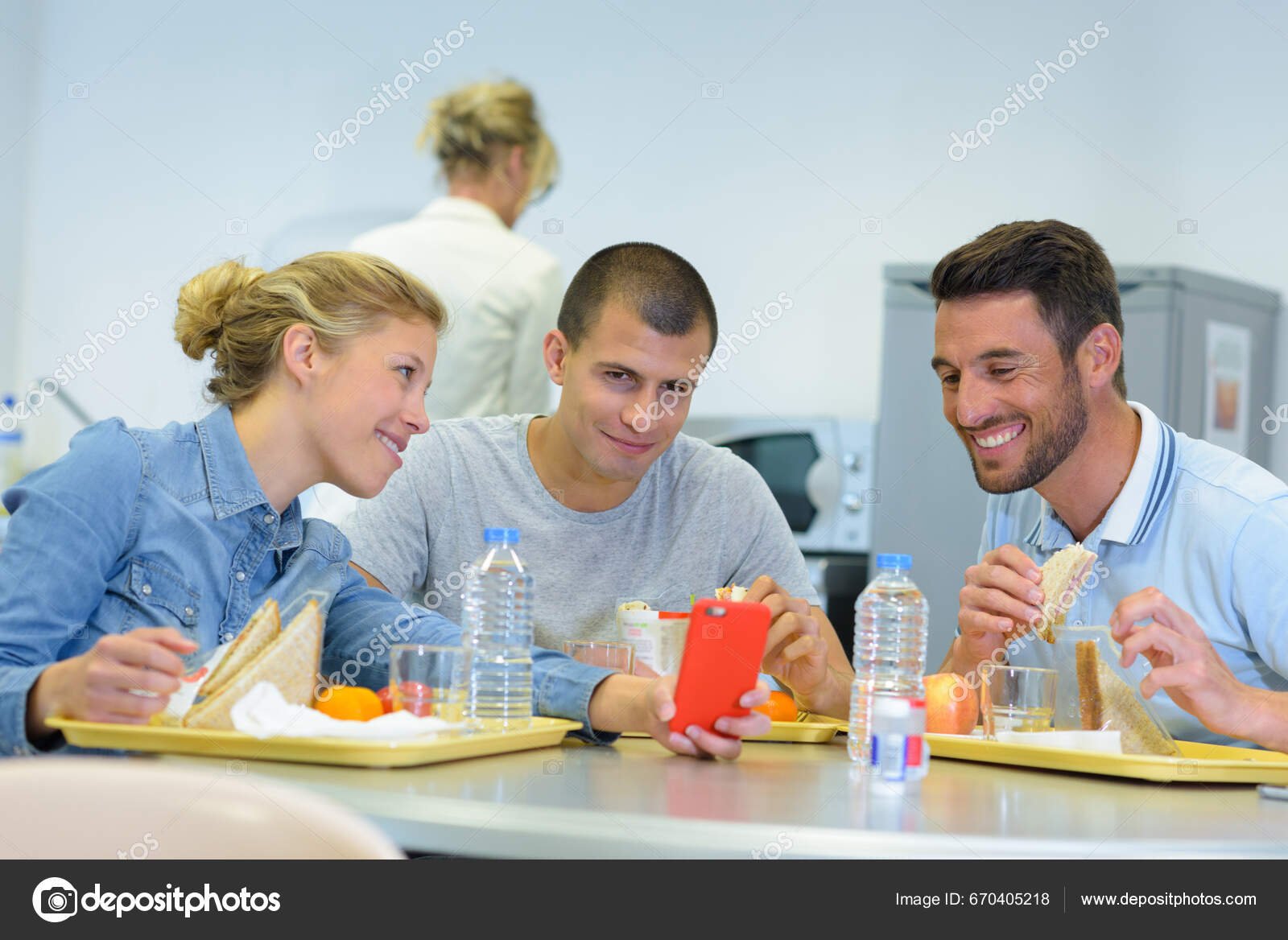Par Empleados Almorzando Tomando Café — Foto de stock #670405218 ...