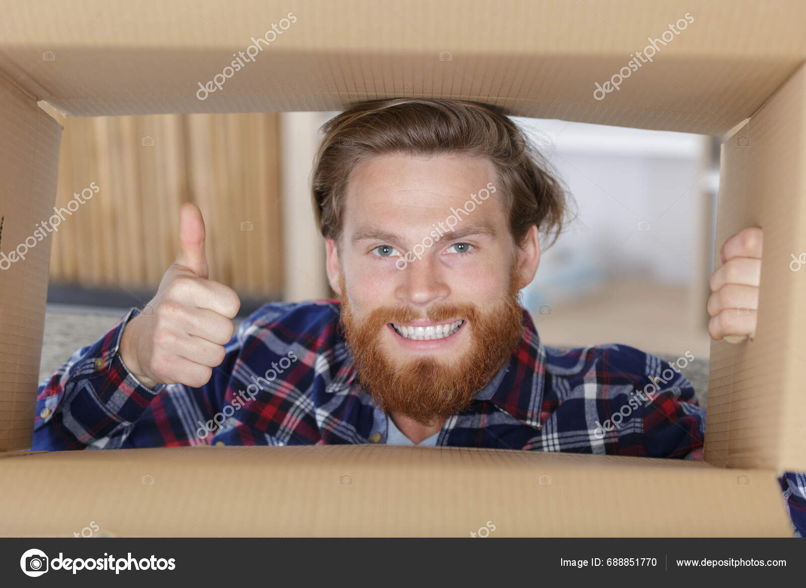 Man Thumbs Seen Cardboard Box — Stock Photo © photography33 #688851770
