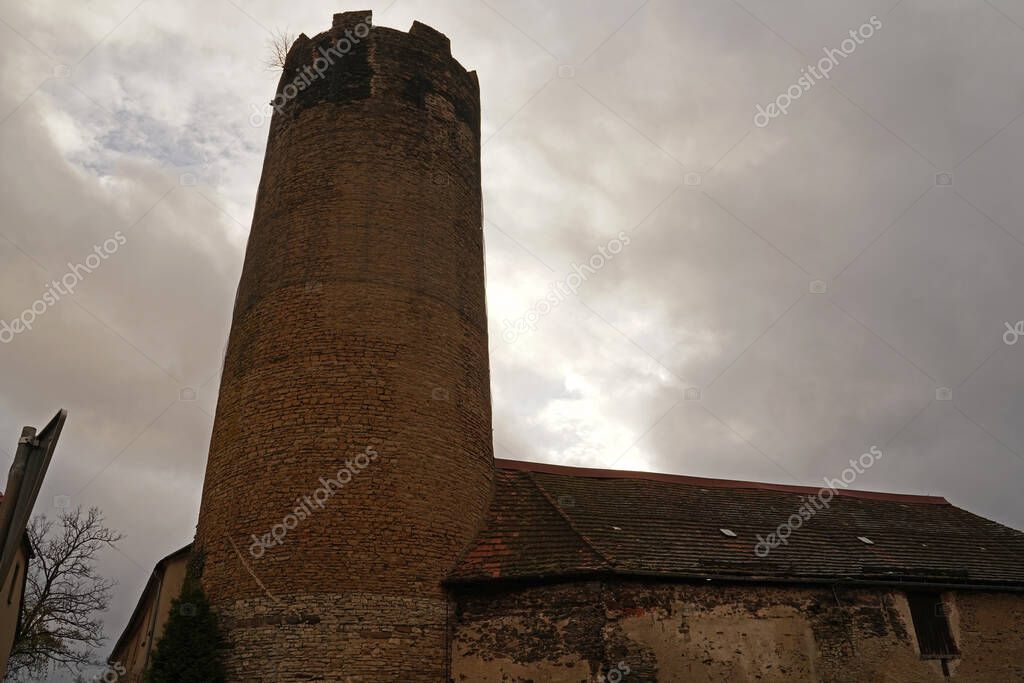 The castle itself fell victim to a fire in 1540. Partly rebuilt, it ...