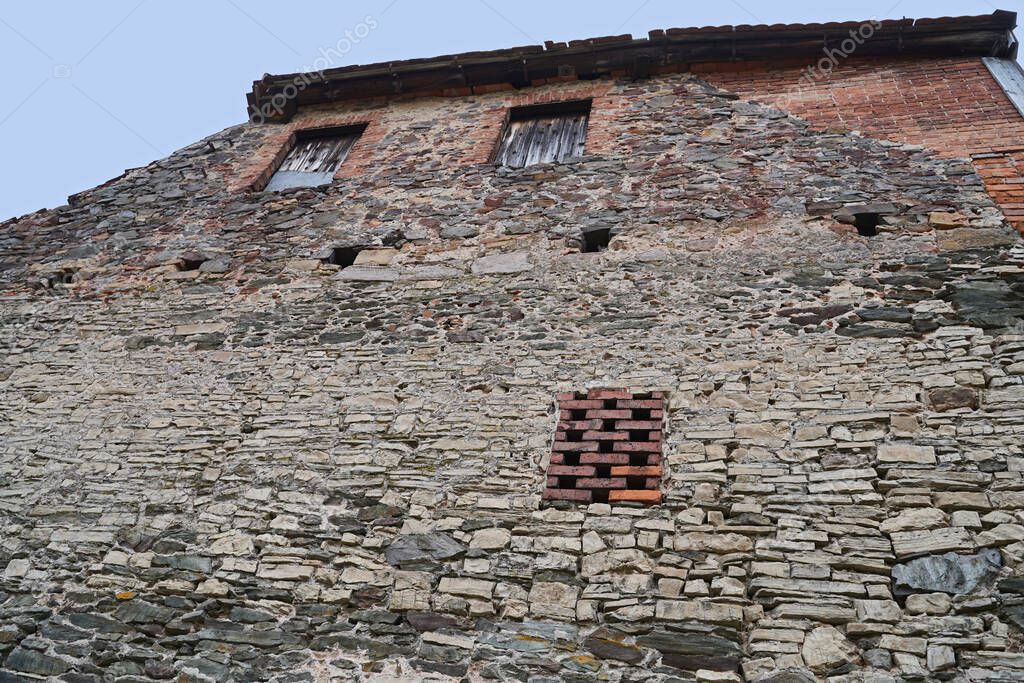 The castle itself fell victim to a fire in 1540. Partly rebuilt, it ...