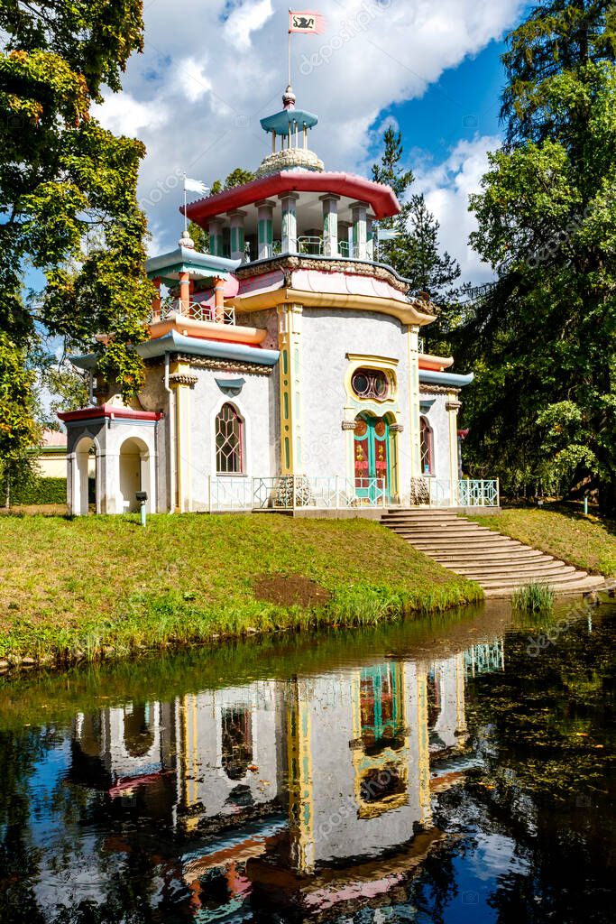 Pabellón asiático en el parque del Palacio de Catalina en Pushkin, San Petersburgo, Rusia ...