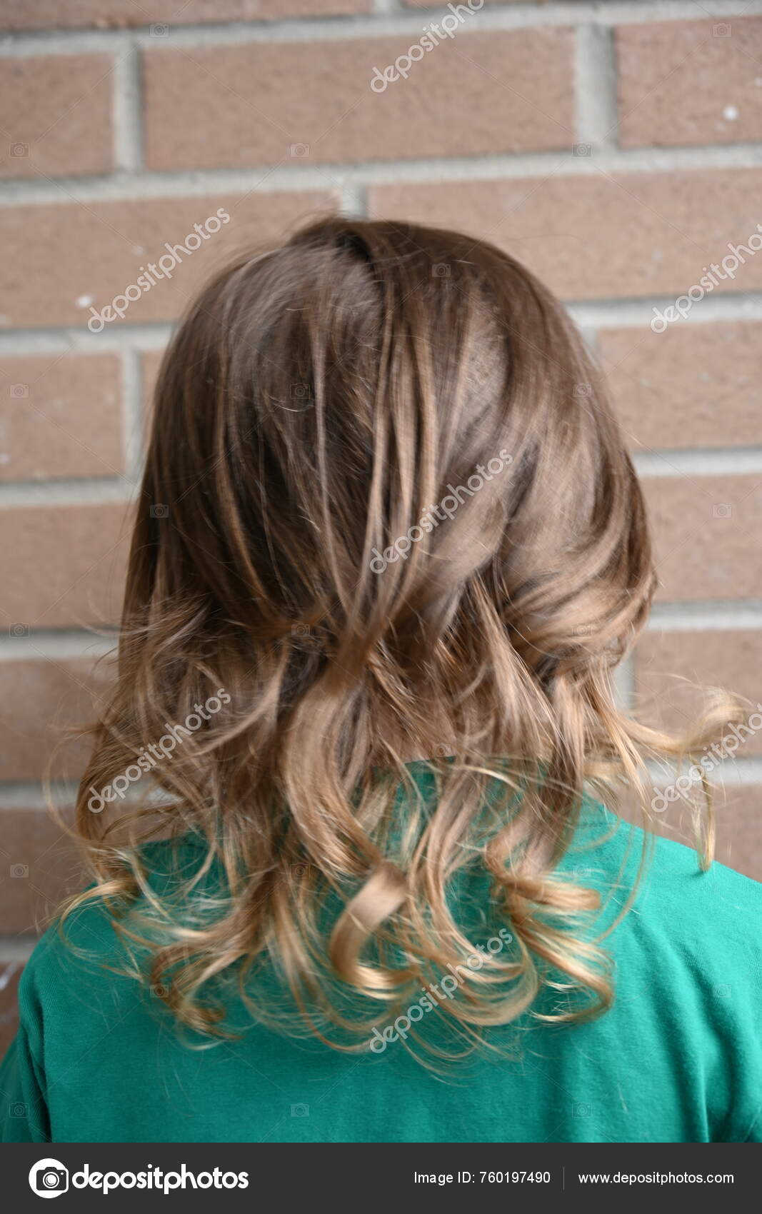 Child Head Back View Brick Wall — Stock Photo © GalinkaLB #760197490