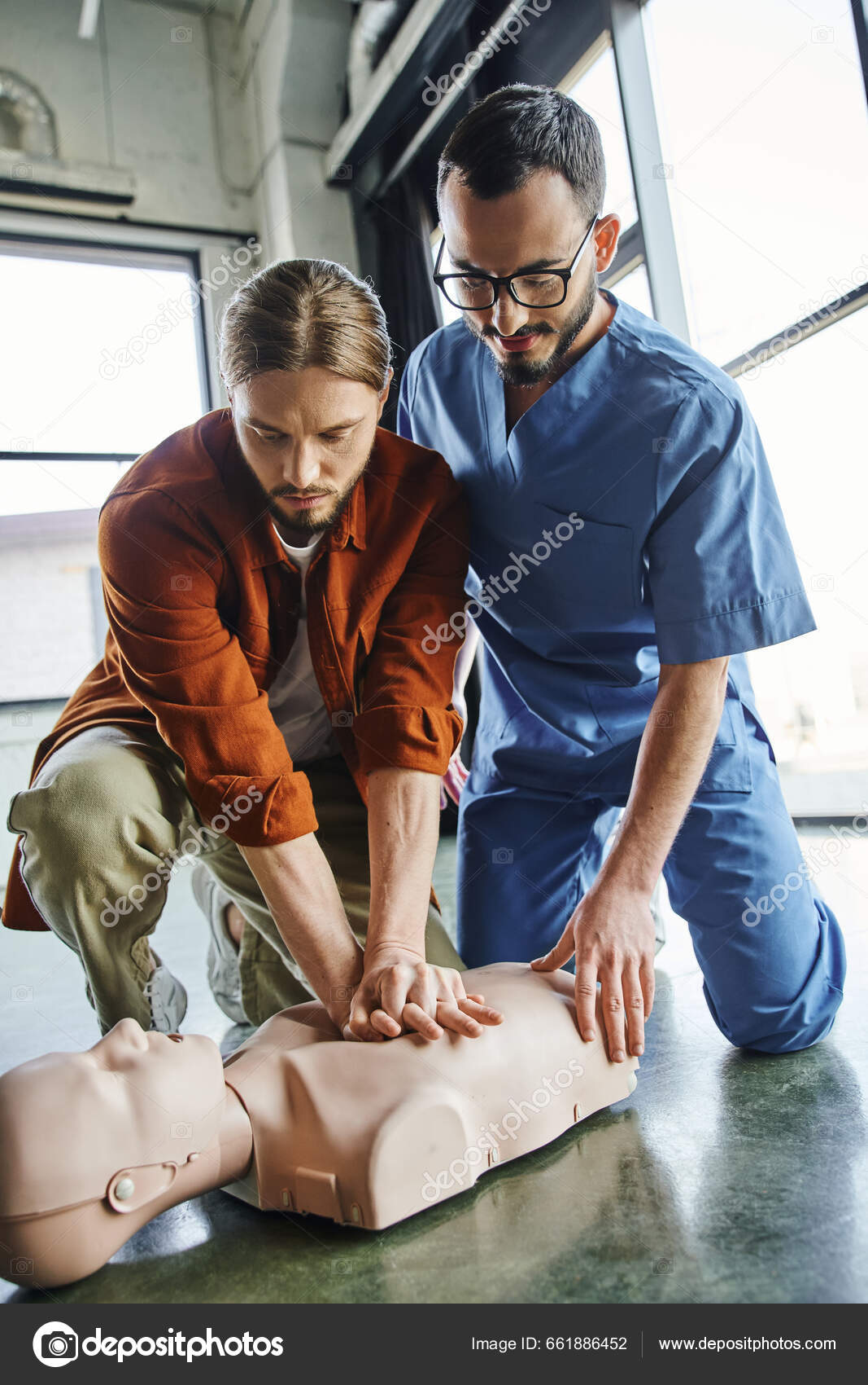 First Aid Hands Learning Professional Paramedic Assisting Young Man Practicing — Stock Photo ...