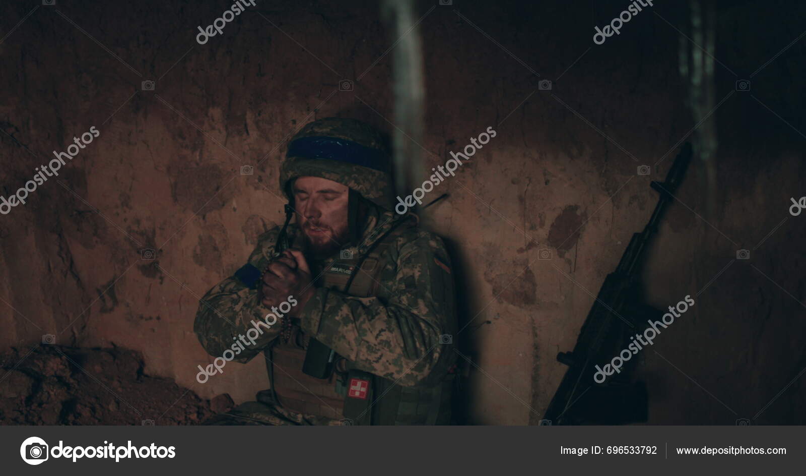 Urain Soldier Sits Bare Ground Dugout Rosary His Hands Prays — Stock ...