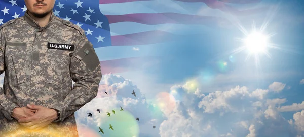 USA soldier in uniform on sunset sky background with USA flag. Memorial ...