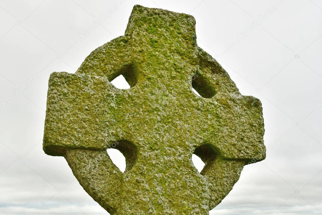 Skryne, Irlanda - 15 de septiembre de 2022: la Cruz Alta en la cima de ...