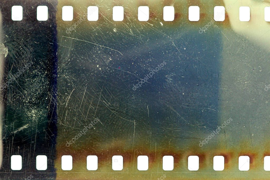 Polvoriento y grueso 35mm textura de la película o superficie. Película perforada de cámara ...