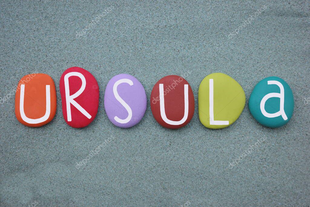 Ursula, nombre de pila femenino compuesto por letras de piedra pintadas ...