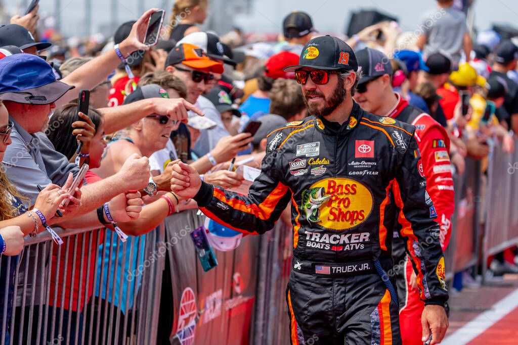 MARTIN TRUEX JR (19) se presenta a los fans antes del Gran Premio ...