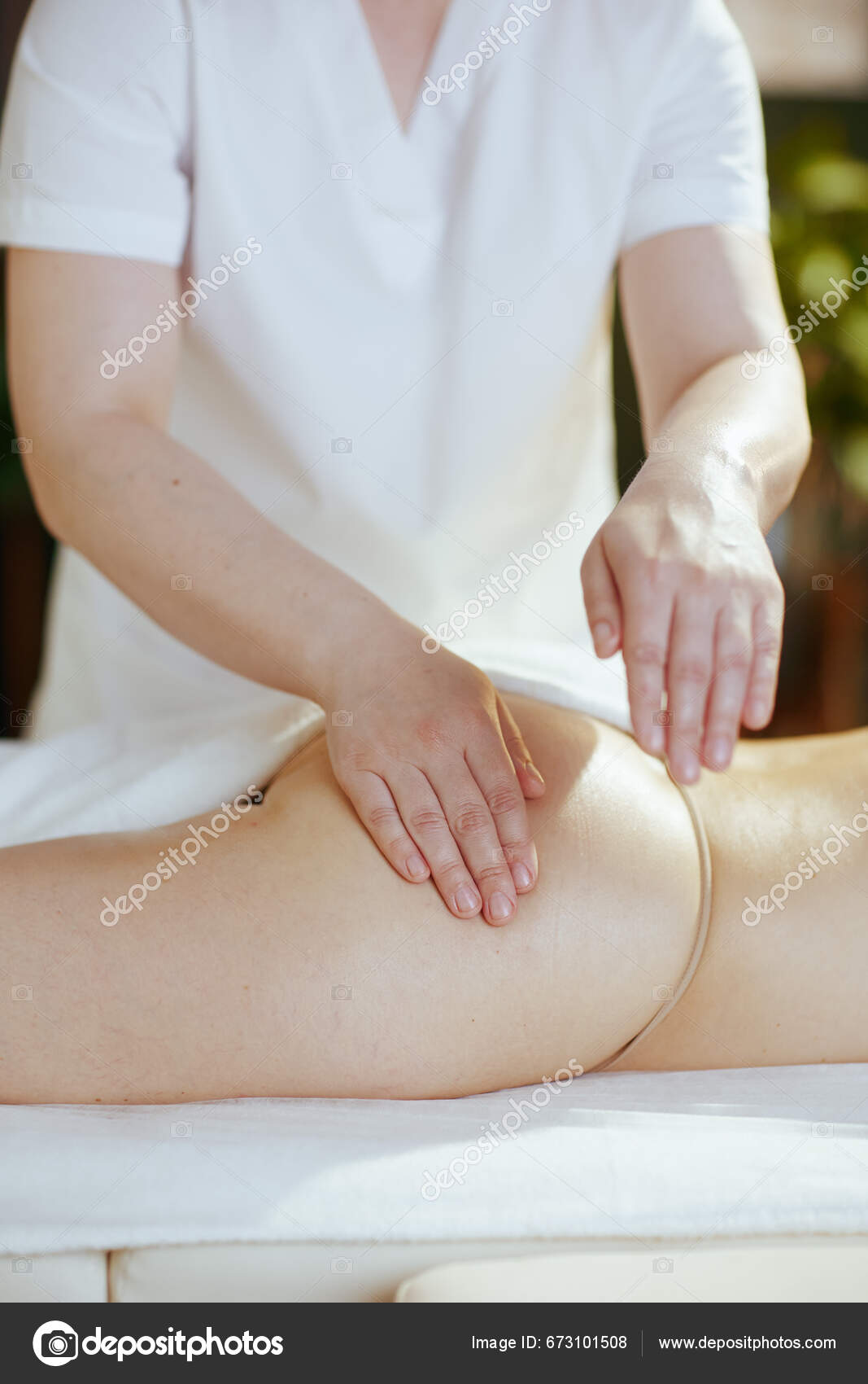 Healthcare Time Closeup Medical Massage Therapist Massage Cabinet Massaging Clients — Stock ...