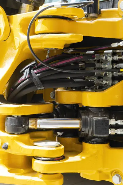 What are the three important things that are controlled in a hydraulic ...