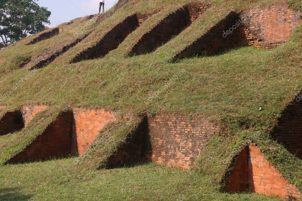 Gokul Medh es un sitio arqueológico en Bangladesh. Es un montículo ...