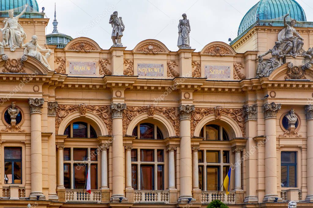 Cracovia Polonia 7 de agosto de 2022: la fachada del Teatro Juliusz ...