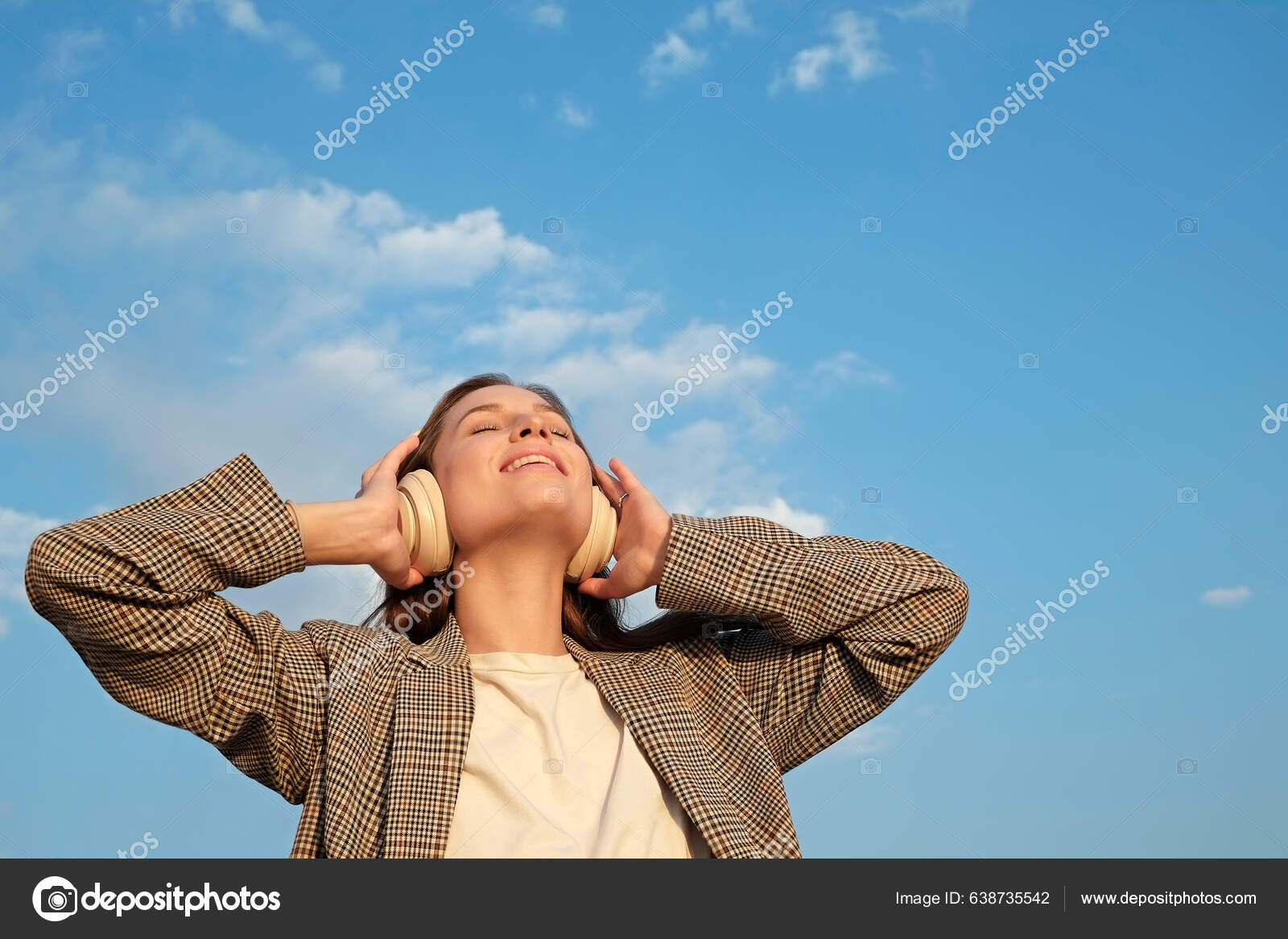 Portrait Young Beautiful Woman Ecstatic Facial Expression Enjoying ...