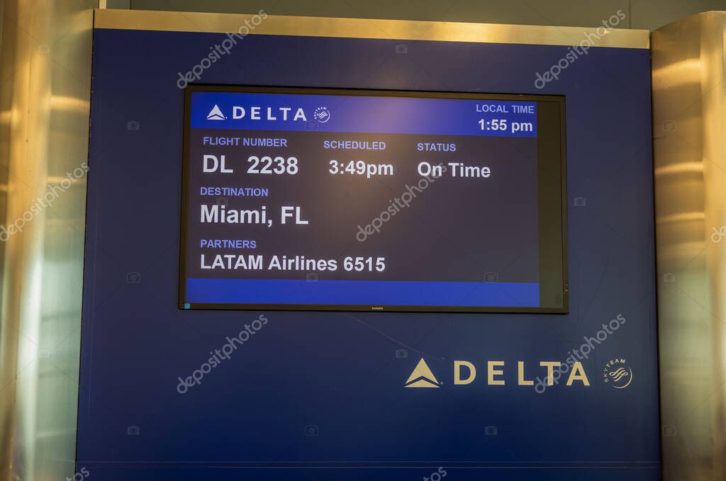 Vista de cerca de la visualización de información de las aerolíneas ...