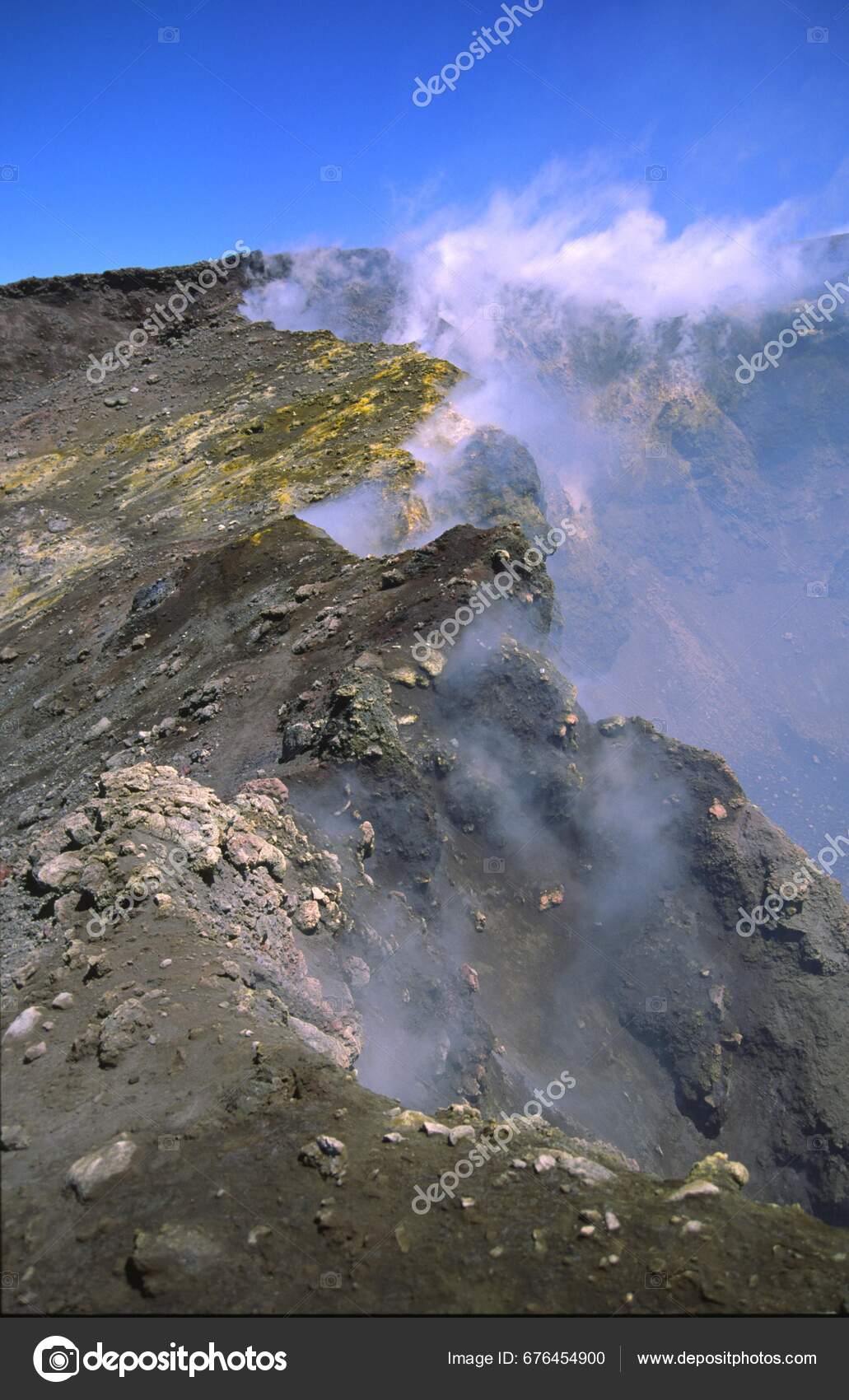 Crater Rim Sulphur Vapours — Stock Photo © imagebrokermicrostock #676454900