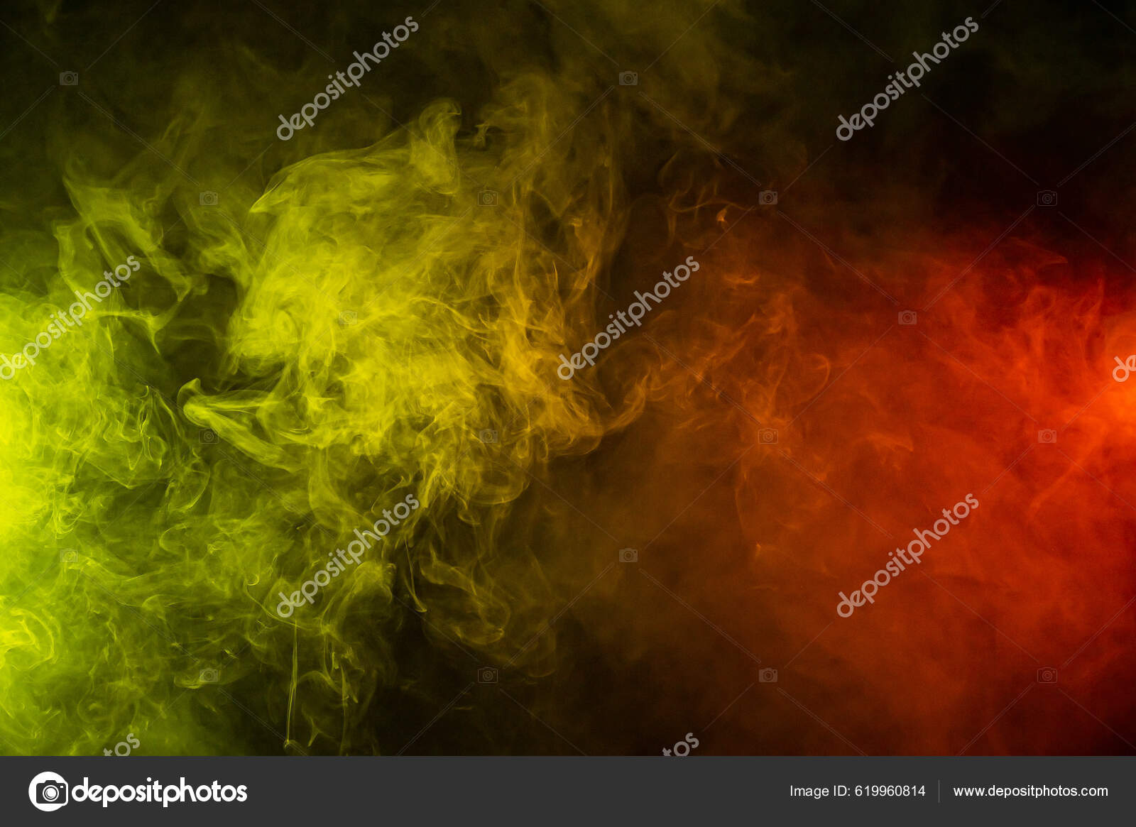 Humo Rojo Amarillo Extiende Sobre Fondo Negro — Foto de stock ...
