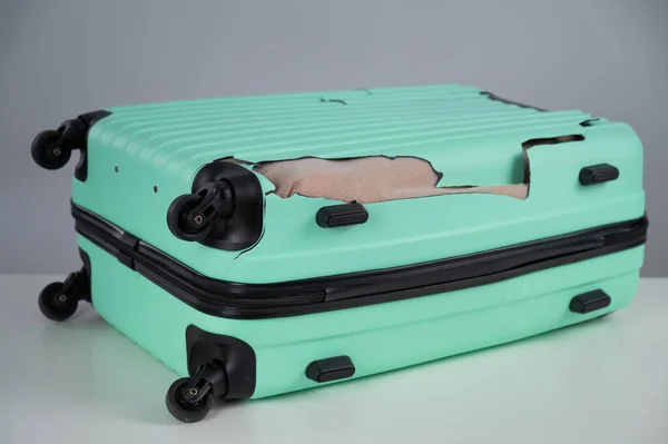 Imágenes de Maleta rota libres de derechos | Depositphotos