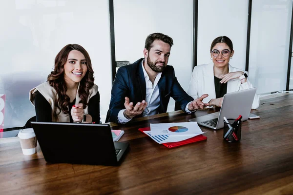 Grupo Empresarios Latinos Trabajando Juntos Equipo Mientras Están ...