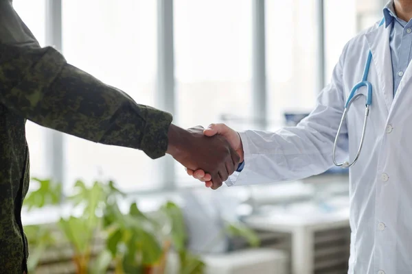 Médecin militaire images libres de droit, photos de Médecin militaire ...