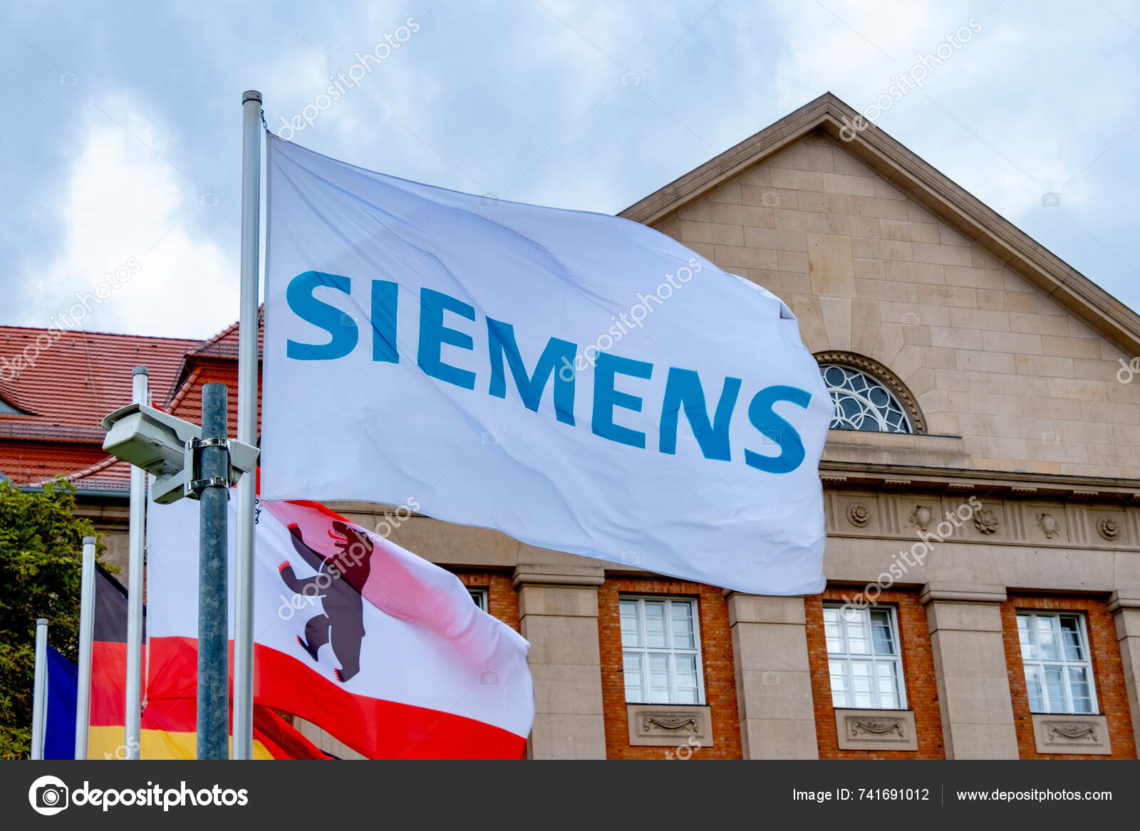 Siemens Flag Office German Siemens Technology Company Focused Industry ...