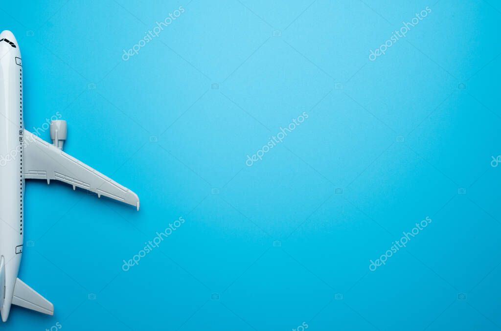 La mitad del avión. Medio precio. Negocios y transporte, comunicación ...