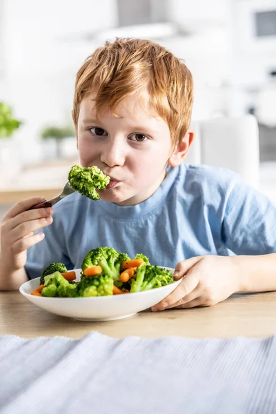 Manger enfant Stock Photos, Royalty Free Manger enfant Images ...