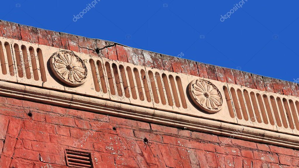 Fachada de ladrillo rojo del edificio de la herencia en estilo gótico ...