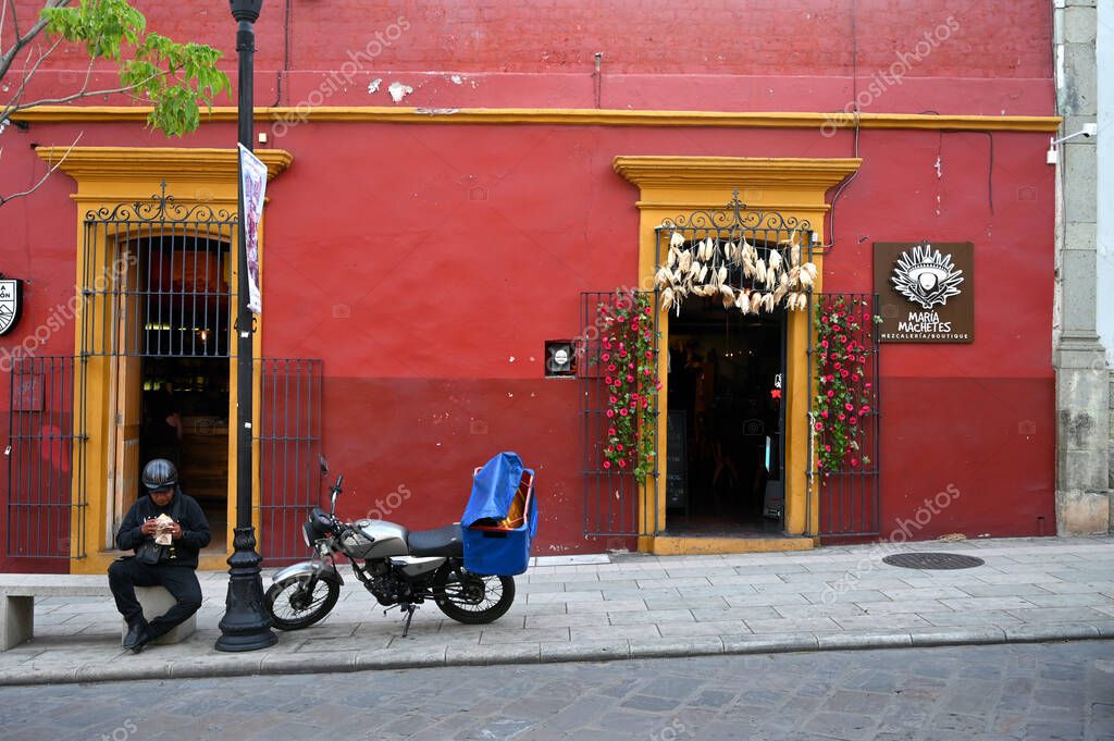 Oaxaca, México - 11 de julio de 2023: Personas desconocidas en la ...