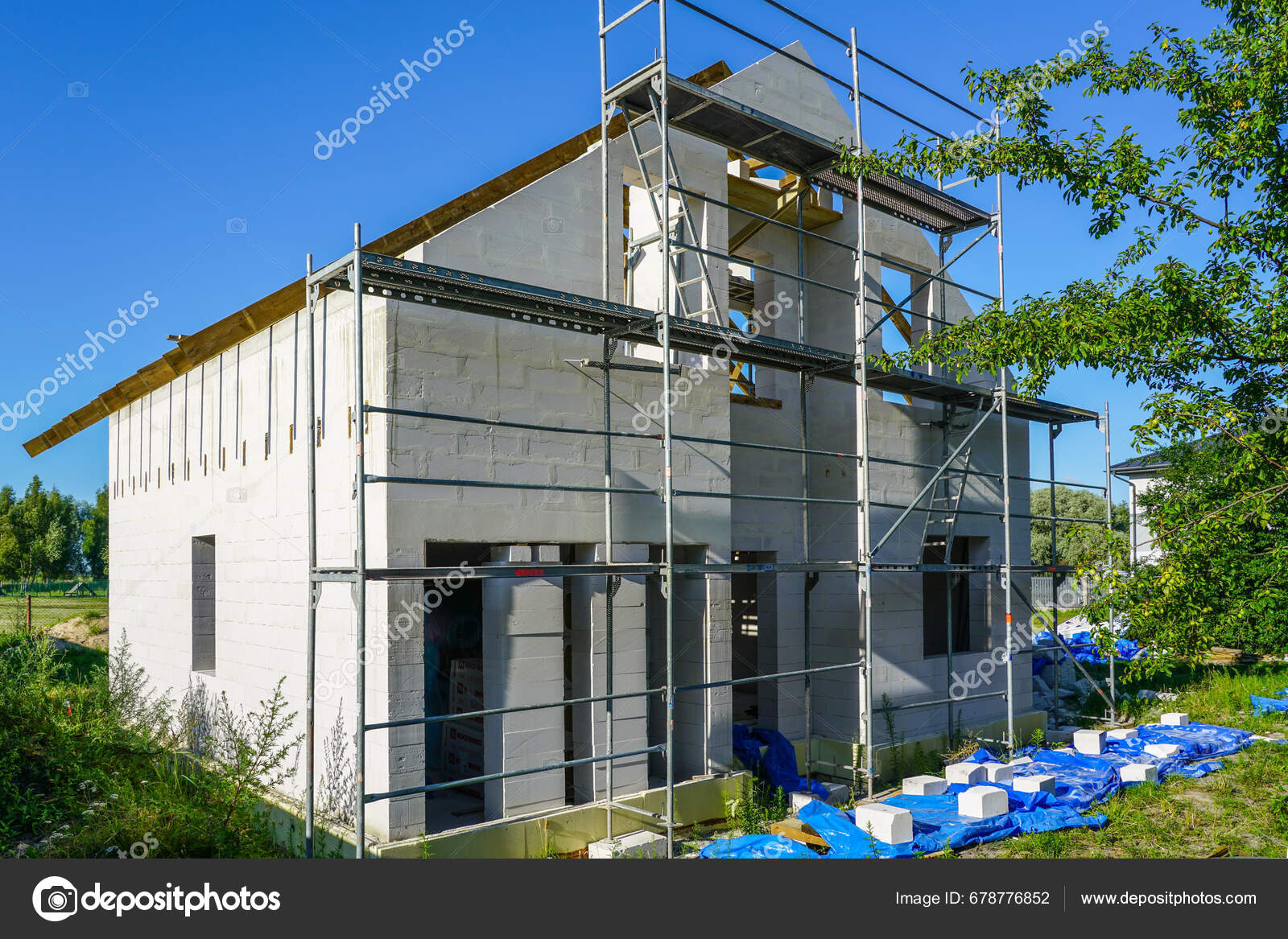 Unfinished Residential House White Block Walls Wooden Beam Roof ...