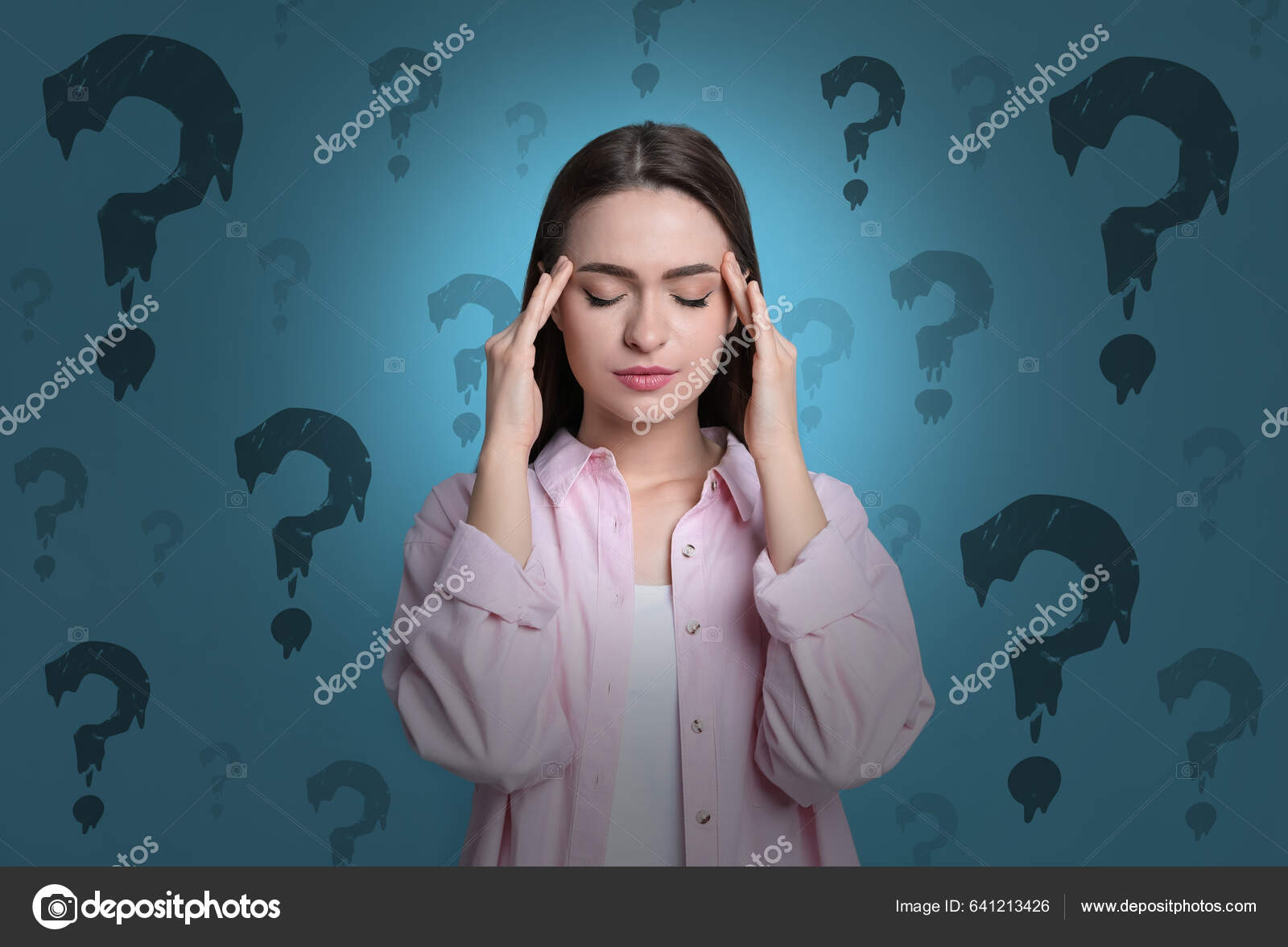 Concepto Amnesia Mujer Tratando Recordar Algo Puntos Interrogación ...