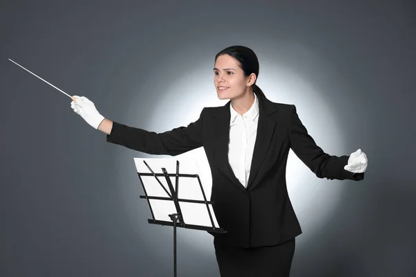 Female orchestra conductor images libres de droit, photos de Female orchestra conductor ...