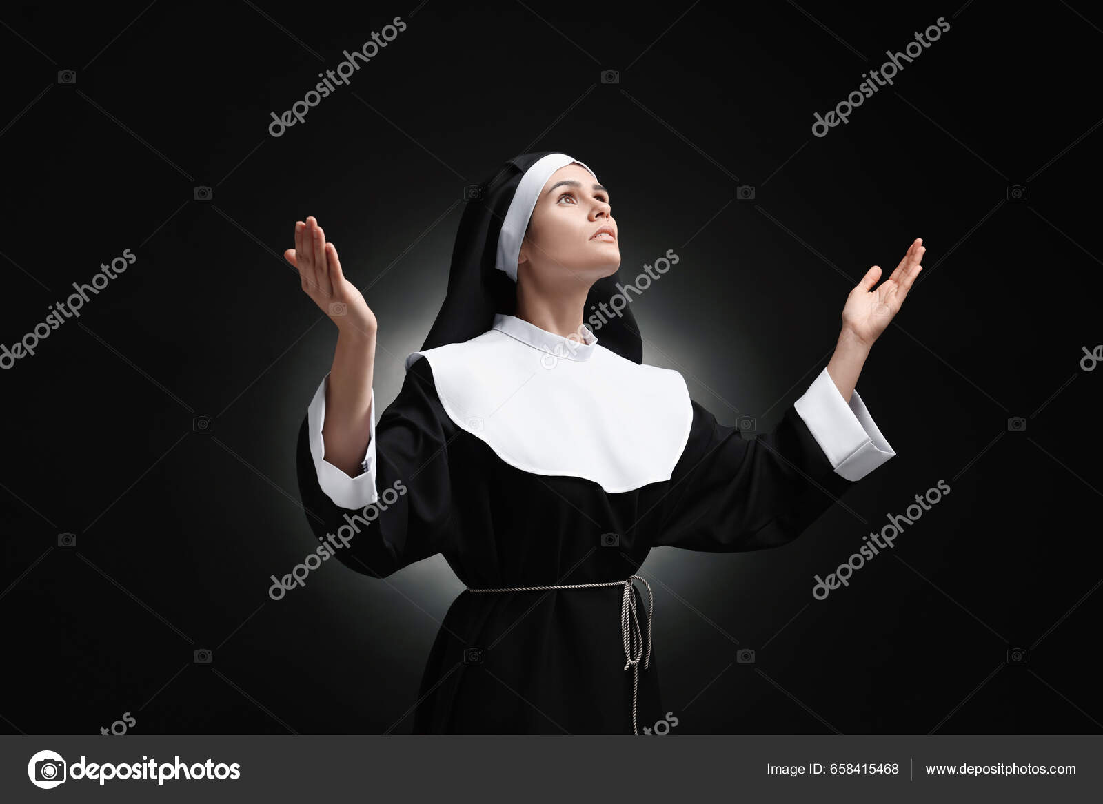 Monja Rezando Dios Sobre Fondo Negro: fotografía de stock © NewAfrica ...