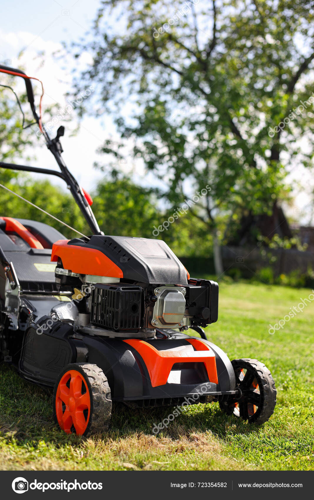 Modern Lawn Mower Green Grass Garden Closeup — Stock Photo © NewAfrica ...