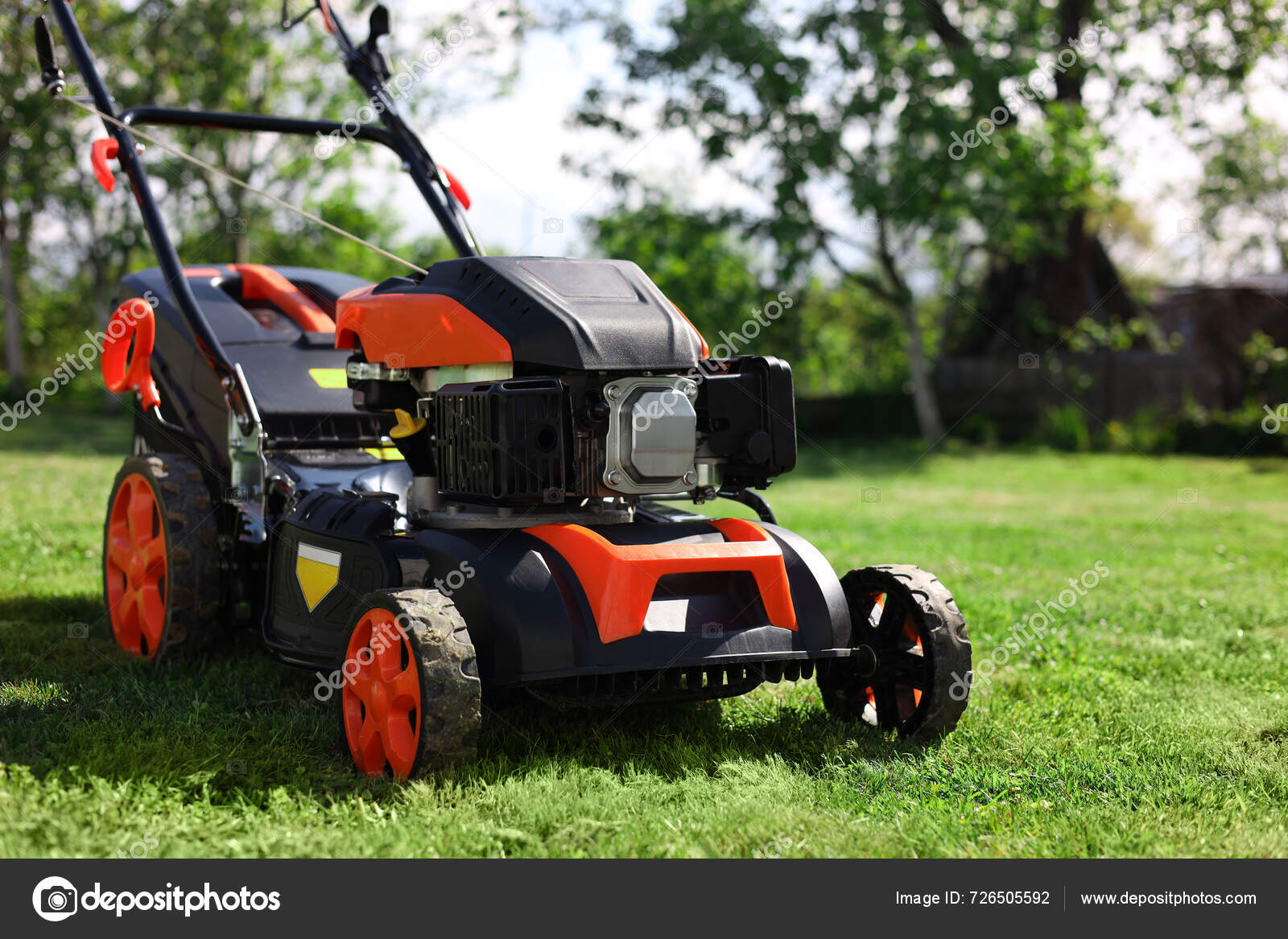 Modern Lawn Mower Green Grass Garden — Stock Photo © NewAfrica #726505592