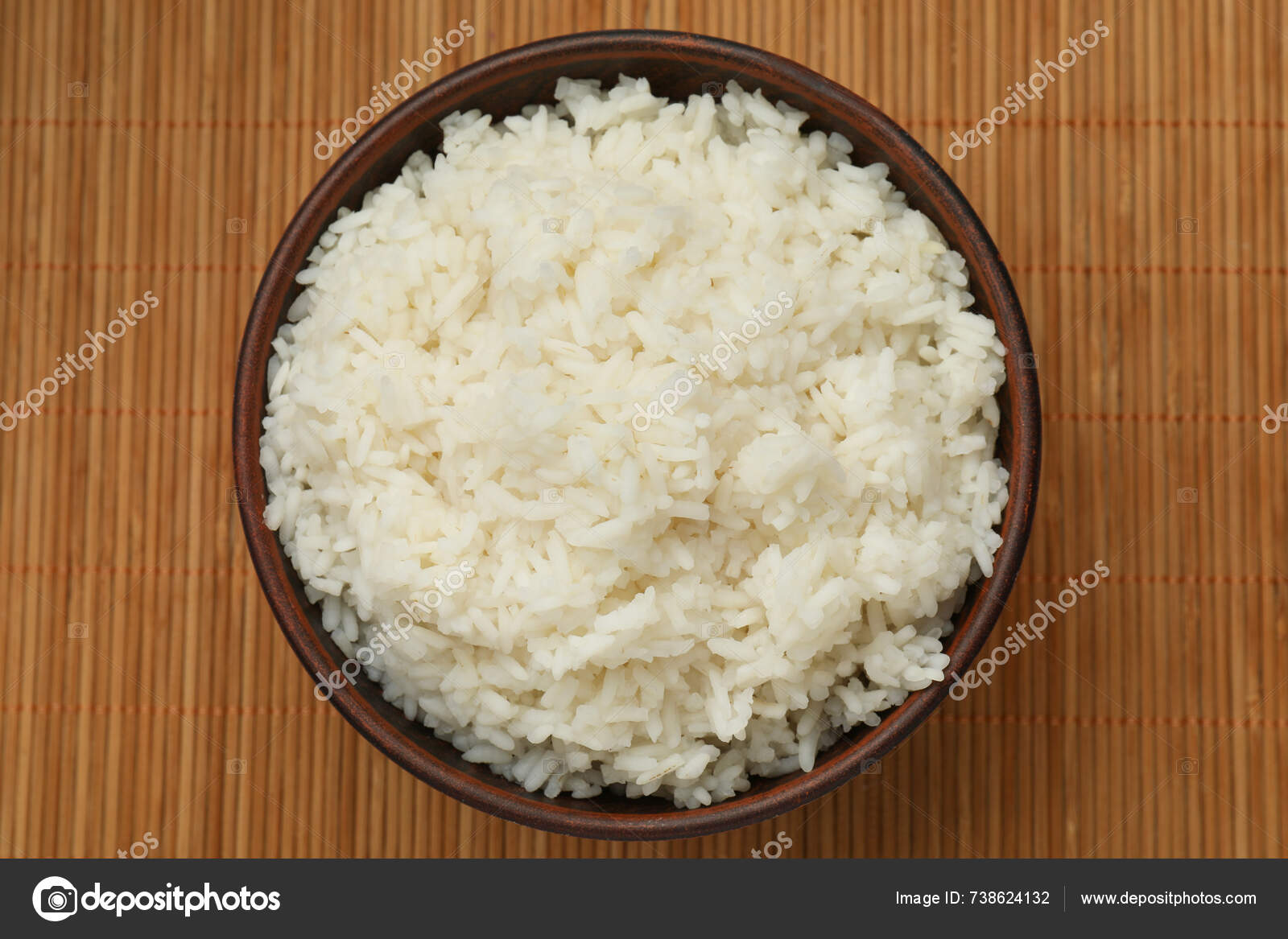 Arroz Cocido Sabroso Tazón Estera Bambú Vista Superior — Foto de stock ...