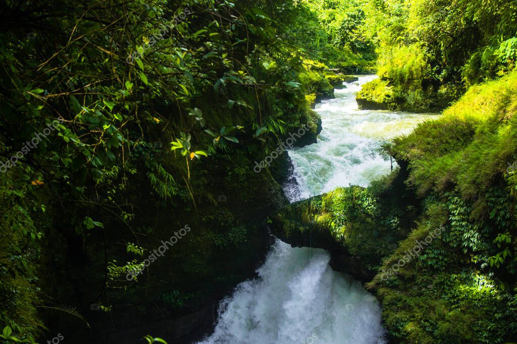 Cataratas del Agua de Devi en Pokhara, Nepal 2023
