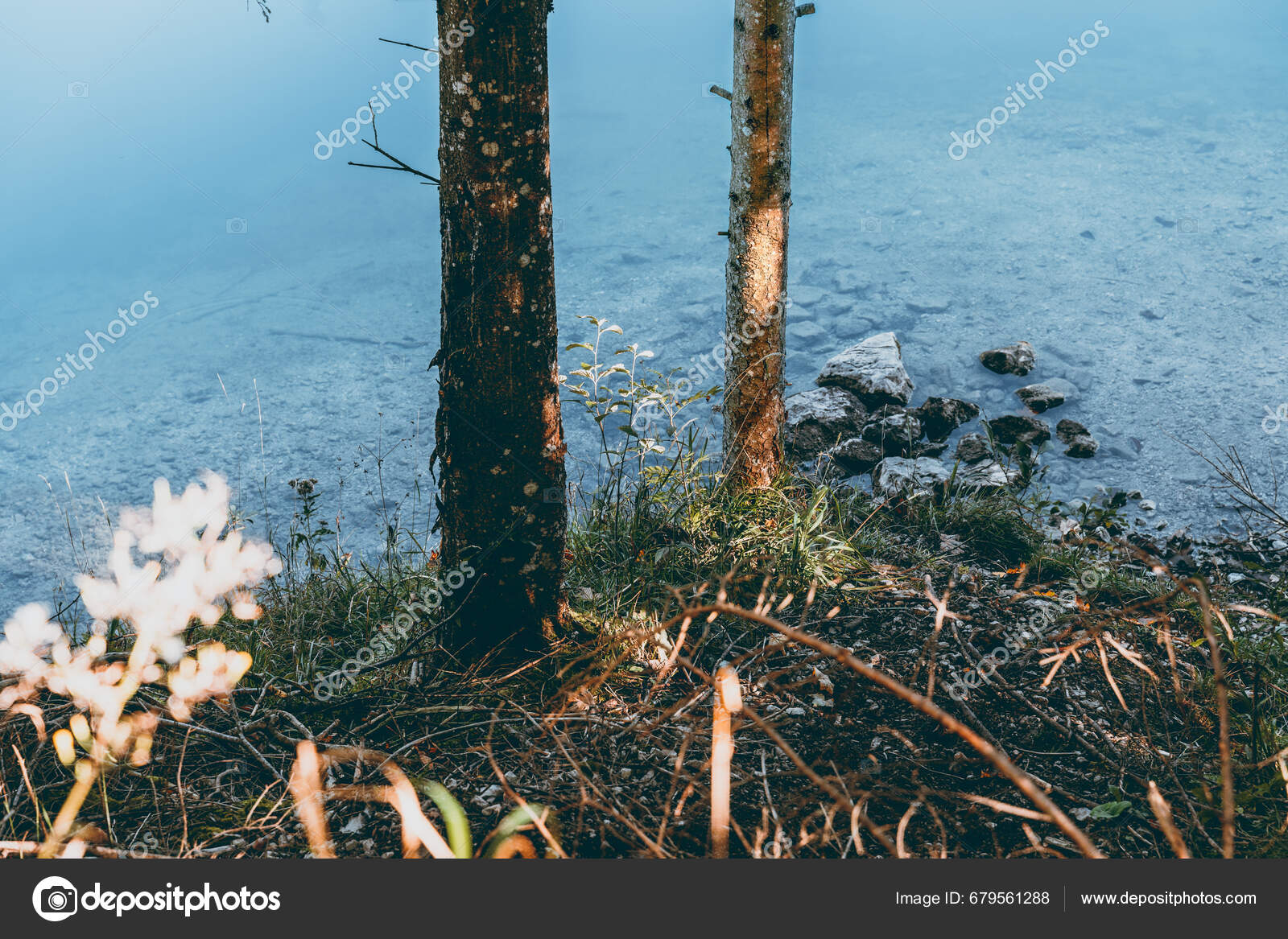 Looking Clear Water Mountain Lake — Stock Photo © weilfernweh #679561288